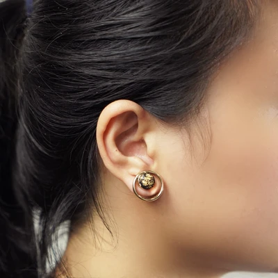 Jual Ataru Anting Stud Loop Gold Flakes Hitam Terbaru | Ruparupa