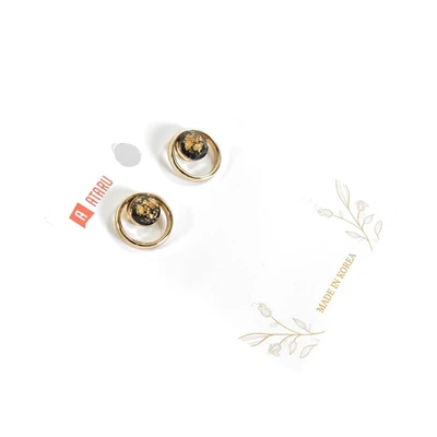 Jual Ataru Anting Stud Loop Gold Flakes Hitam Terbaru | Ruparupa