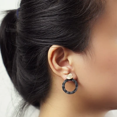 Jual Ataru Anting Loop Stud Hitam Gold Terbaru | Ruparupa