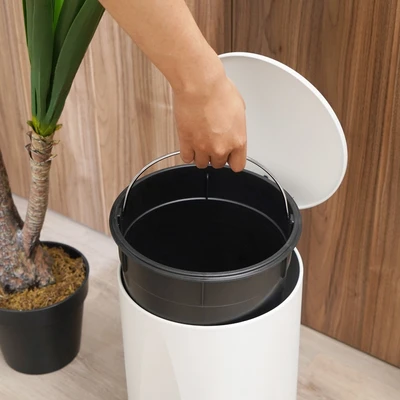 Jual Informa 12 Ltr Prism Jet Tempat Sampah Pedal Slow Close Putih Terbaru | Ruparupa