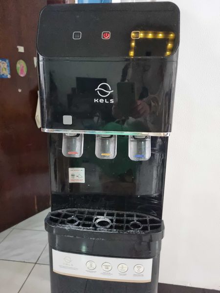 Jual Kels Sheldon Dispenser Air Bottom Loading Hitam Terbaik | Informa