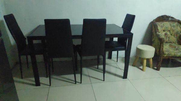 Jual Marven Beta Set Meja Makan 4 Kursi Hitam Terbaru | Ruparupa