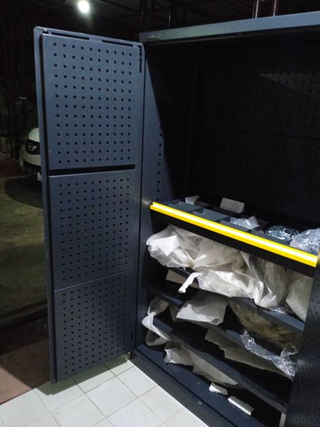 Jual Krisbow Lemari Perkakas 2 Pintu Lptcb 1 Abu Abu Terbaru | Ruparupa