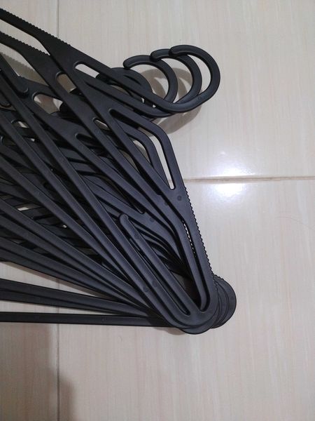 Jual Informa Set 10 Pcs Eazy Hanger Plastik Hitam Terbaik | Informa