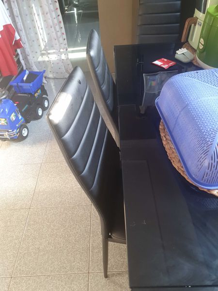 Jual Marven Beta Set Meja Makan 4 Kursi Hitam Terbaru | Ruparupa