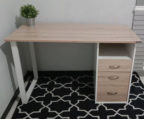 Jual Informa Halley Meja Kantor Cokelat Terbaik | Informa