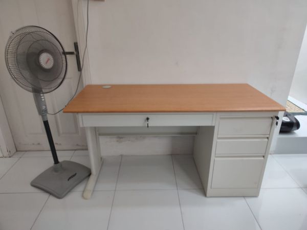 Jual Informa Meja Kantor Metal 140 X 60 X 75 Cm Putih Terbaik | Informa
