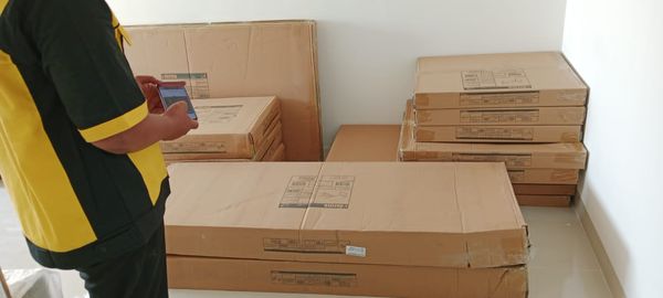 Jual Informa Monthana Meja Kantor Sisi Kanan Cokelat Terbaik | Informa