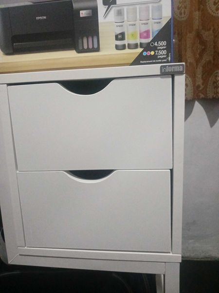 Jual Informa Guini Meja Kantor Putih Terbaik | Informa