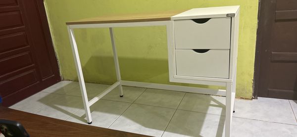 Jual Informa Guini Meja Kantor Putih Terbaik | Informa